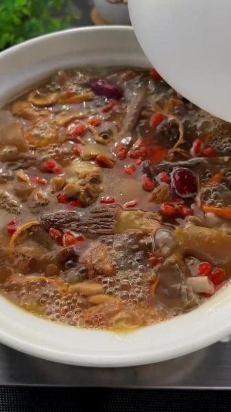 羊肉菌菇汤怎么炖不膻_菌菇搭配什么最好-第3张图片-山城妙识