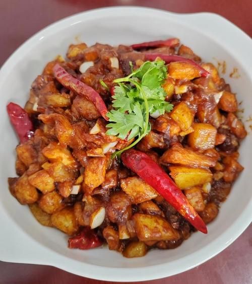 红烧土豆丁怎么做_红烧土豆丁用生抽还是老抽-第1张图片-山城妙识 红烧土豆丁怎么做_红烧土豆丁用生抽还是老抽-第1张图片-山城妙识