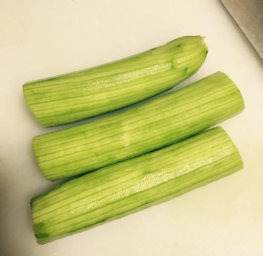 炒丝瓜的皮要不要去掉_丝瓜皮到底能不能吃-第1张图片-山城妙识