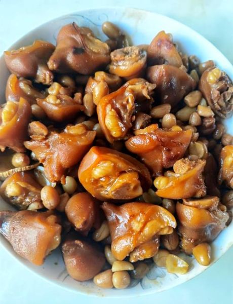 猪蹄子怎么做好吃_猪蹄子高压锅做法-第1张图片-山城妙识