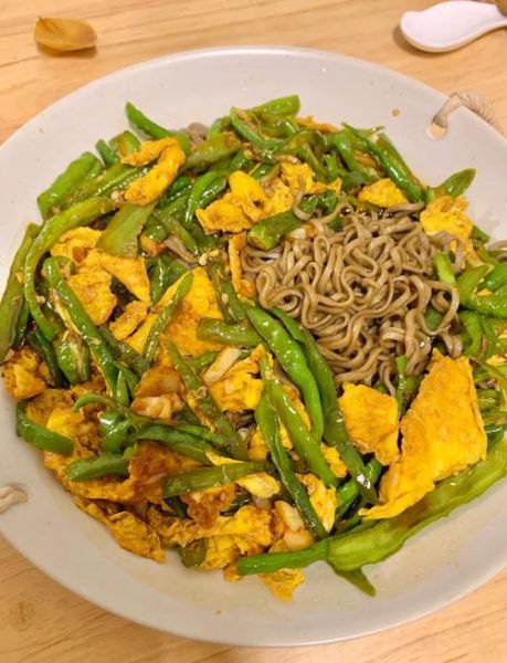 青椒炒蛋盖浇面怎么做_青椒炒蛋盖浇面热量高吗-第3张图片-山城妙识