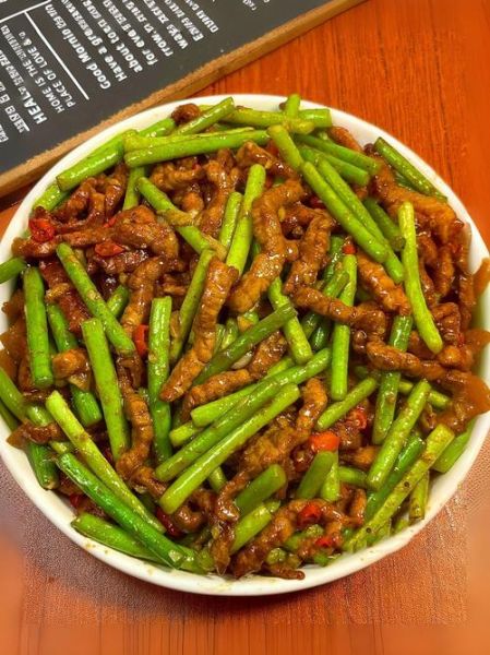 蒜苔炒什么好吃_蒜苔炒肉做法-第1张图片-山城妙识