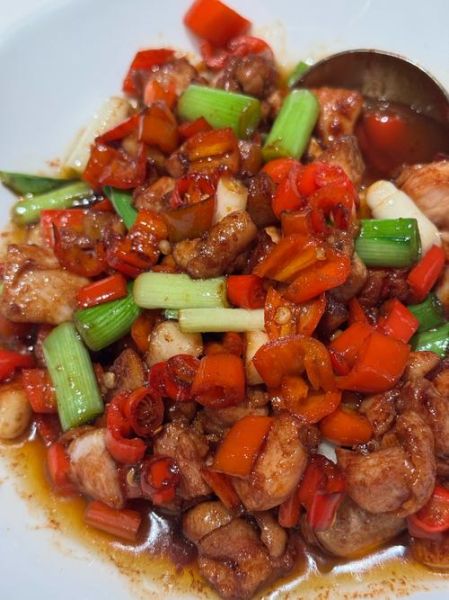 炒鸡肉怎么炒才嫩_家常炒鸡肉视频教程-第3张图片-山城妙识