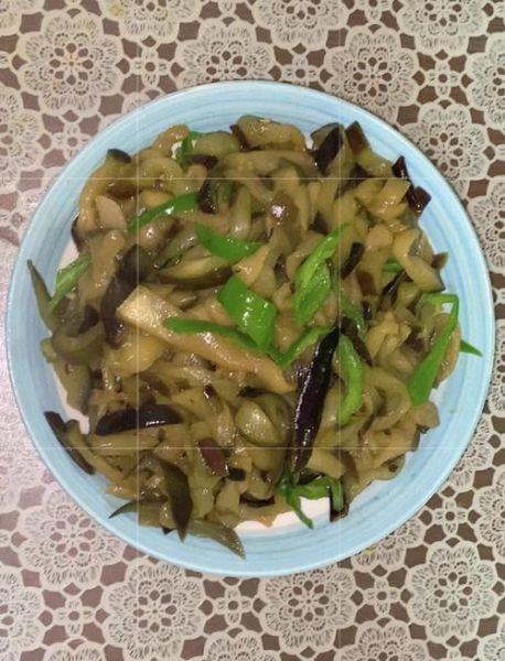 清炒茄子怎么炒才不黑_家常做法步骤-第3张图片-山城妙识