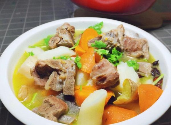 淮山排骨汤还可以放什么_淮山排骨汤加什么食材更营养-第1张图片-山城妙识