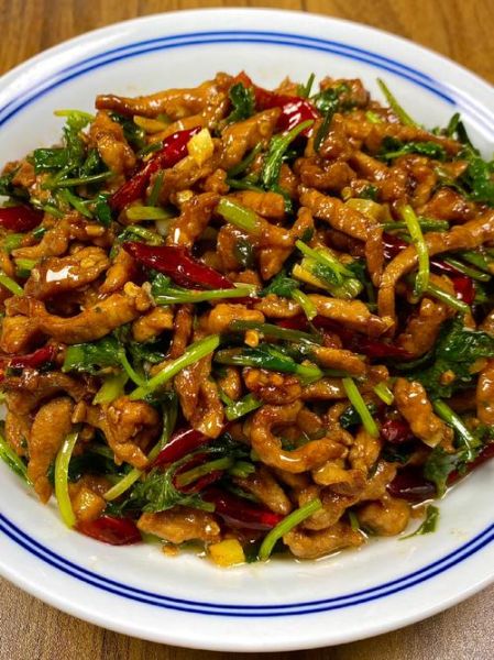 香菜炒肉丝怎么做_香菜炒肉丝最简单的做法-第3张图片-山城妙识