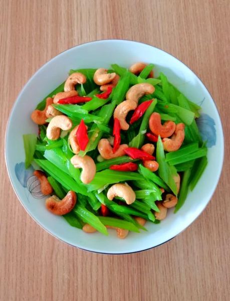 西芹炒腰果怎么做_西芹炒腰果热量高吗-第1张图片-山城妙识 西芹炒腰果怎么做_西芹炒腰果热量高吗-第1张图片-山城妙识