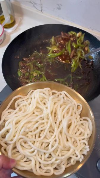 青椒肉丝面打卤怎么做_青椒肉丝面打卤家常做法-第2张图片-山城妙识