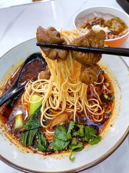 重庆小面肥肠怎么做_肥肠小面怎么煮不腥-第2张图片-山城妙识 重庆小面肥肠怎么做_肥肠小面怎么煮不腥-第2张图片-山城妙识