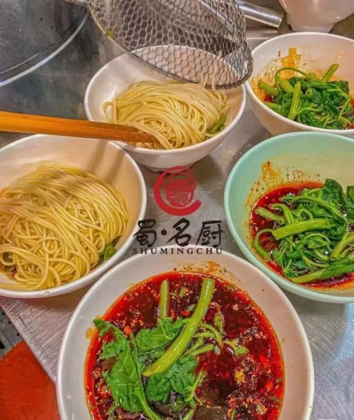 重庆小面肥肠怎么做_肥肠小面怎么煮不腥-第3张图片-山城妙识 重庆小面肥肠怎么做_肥肠小面怎么煮不腥-第3张图片-山城妙识