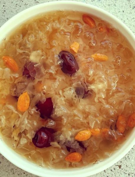 红枣冰糖银耳汤的做法_银耳汤怎么煮才出胶-第1张图片-山城妙识