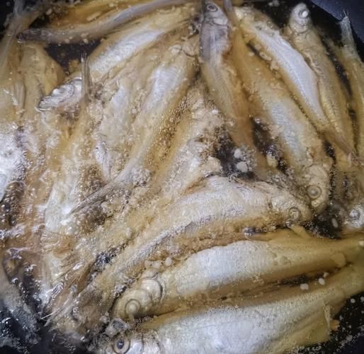 油炸小鱼怎么炸得酥脆_油炸小鱼做法窍门-第2张图片-山城妙识