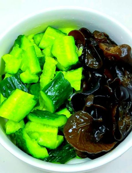 凉拌黑木耳黄瓜怎么做_黑木耳黄瓜凉拌需要焯水吗-第1张图片-山城妙识