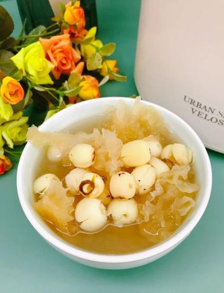 银耳莲子汤怎么煮_银耳莲子汤煮多久才出胶-第1张图片-山城妙识