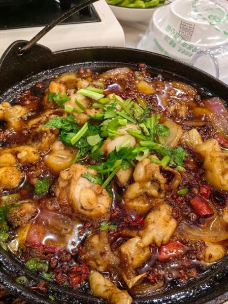 石锅牛蛙怎么做好吃_石锅牛蛙做法步骤详解-第1张图片-山城妙识