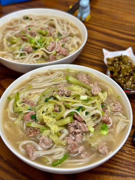 白菜肉丝面怎么做好吃_家常白菜肉丝面做法-第3张图片-山城妙识