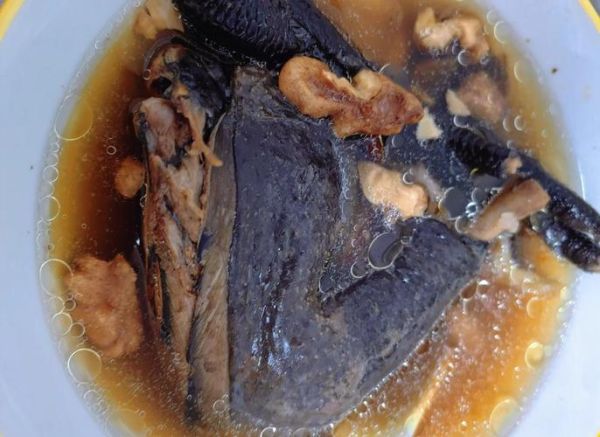 乌鸡炖汤要不要焯水_焯水后营养会流失吗-第2张图片-山城妙识 乌鸡炖汤要不要焯水_焯水后营养会流失吗-第2张图片-山城妙识