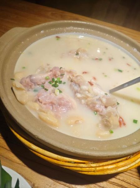 蹄髈汤的做法_蹄髈汤怎么炖才不腻-第2张图片-山城妙识