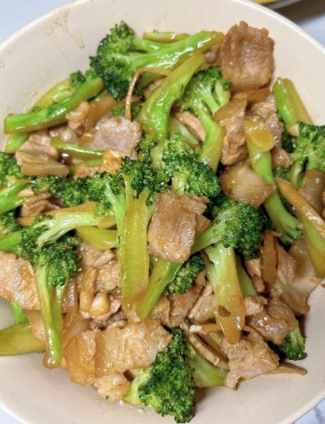 西兰花怎么炒好吃又简单_炒西兰花不黄不硬的技巧-第1张图片-山城妙识 西兰花怎么炒好吃又简单_炒西兰花不黄不硬的技巧-第1张图片-山城妙识