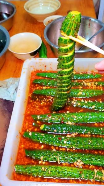蓑衣黄瓜怎么切_蓑衣黄瓜切法窍门-第3张图片-山城妙识