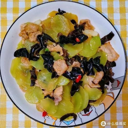 莴笋炒木耳怎么炒好吃_莴笋炒木耳要不要焯水-第1张图片-山城妙识