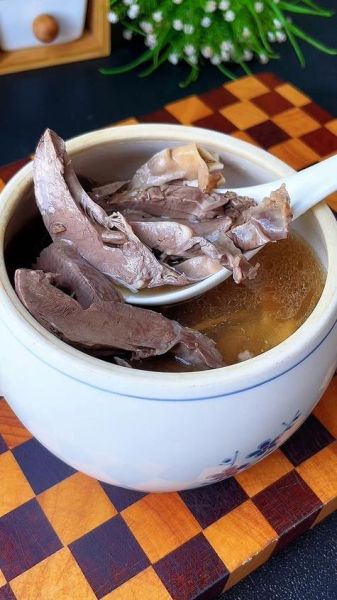 夏天猪心炖什么最好_猪心炖汤清热又养心-第1张图片-山城妙识