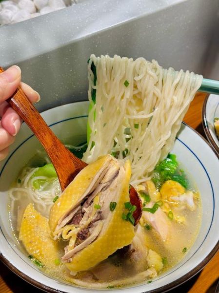 麻油鸡汤面怎么做_麻油鸡汤面热量高吗-第1张图片-山城妙识 麻油鸡汤面怎么做_麻油鸡汤面热量高吗-第1张图片-山城妙识