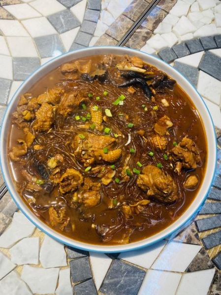 小鸡炖蘑菇粉条怎么做_东北小鸡炖蘑菇粉条正宗做法-第1张图片-山城妙识