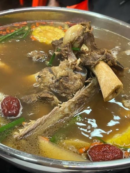 大骨汤怎么熬才白_煲大骨汤的做法大全家常-第2张图片-山城妙识