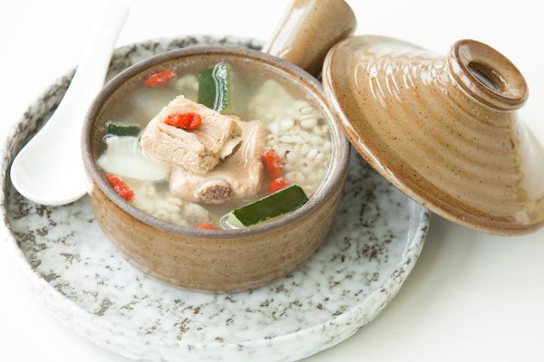 大骨汤怎么熬才白_煲大骨汤的做法大全家常-第3张图片-山城妙识