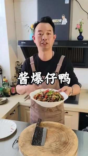 酱爆鸭丝怎么做_酱爆鸭丝用什么酱-第1张图片-山城妙识