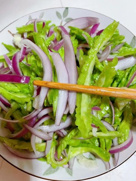 凉拌苦瓜怎么做才好吃_苦瓜不苦又脆爽的做法-第3张图片-山城妙识 凉拌苦瓜怎么做才好吃_苦瓜不苦又脆爽的做法-第3张图片-山城妙识