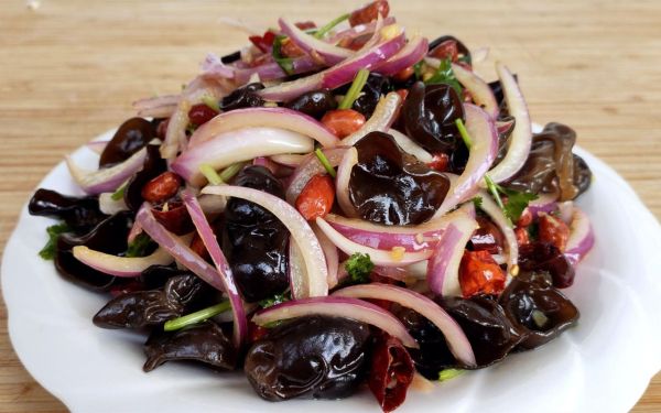 凉拌洋葱黑木耳怎么做_洋葱黑木耳要不要焯水-第1张图片-山城妙识