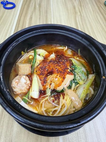 砂锅麻辣烫怎么做_砂锅麻辣烫做法视频-第1张图片-山城妙识