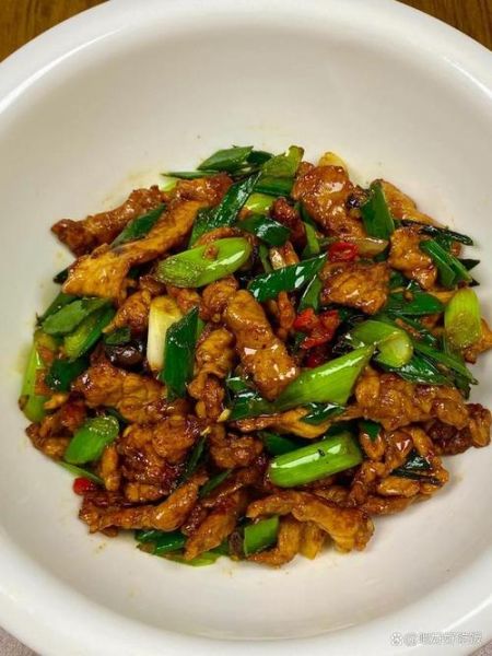 大蒜苗炒什么最好吃_大蒜苗炒肉的做法-第1张图片-山城妙识