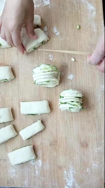 花卷造型做法大全图片_如何捏出漂亮花卷-第1张图片-山城妙识