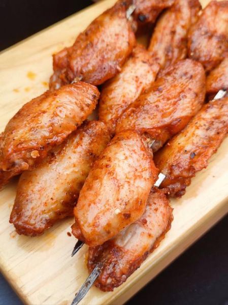 烤鸡翅中的家常做法_怎么腌制更入味-第1张图片-山城妙识