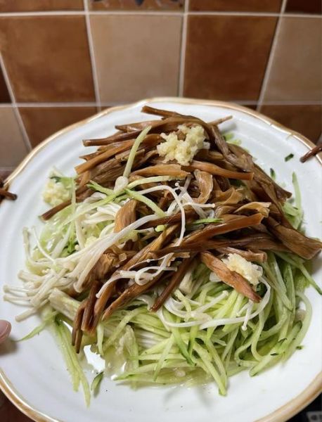 腊八蒜拌三丝怎么做_腊八蒜拌三丝用哪些食材-第2张图片-山城妙识 腊八蒜拌三丝怎么做_腊八蒜拌三丝用哪些食材-第2张图片-山城妙识