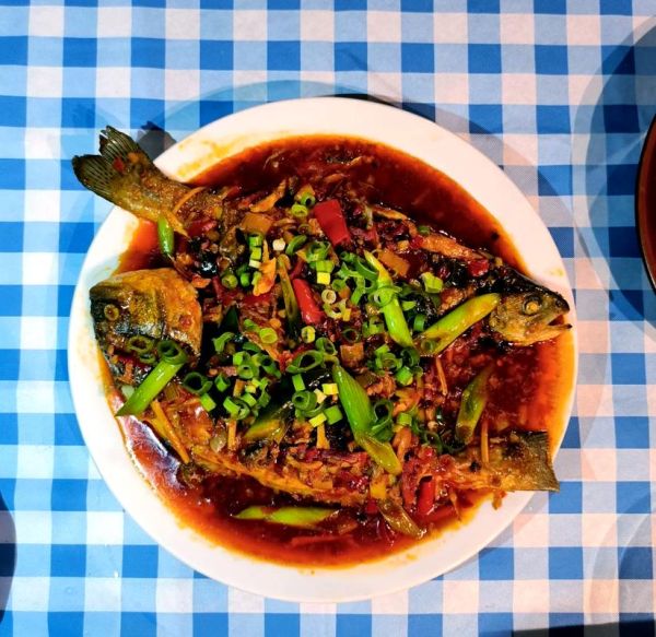 红烧虹鳟鱼怎么做好吃_虹鳟鱼红烧技巧-第1张图片-山城妙识