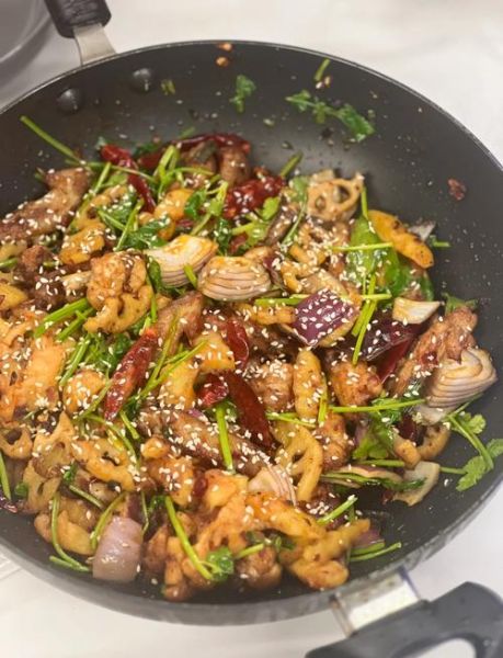 香辣干锅鸡翅怎么做_香辣干锅鸡翅用哪种辣椒-第1张图片-山城妙识