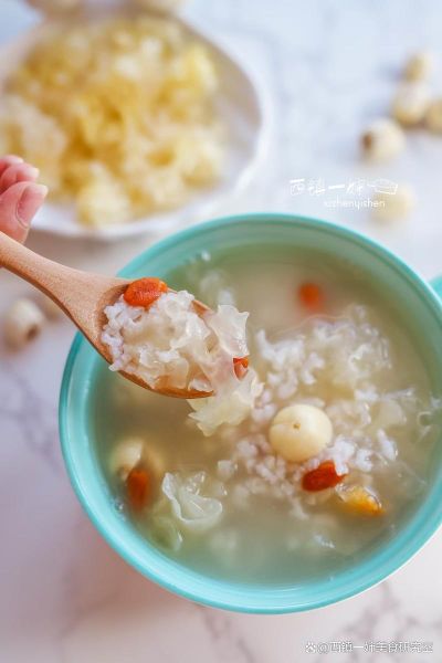 银耳莲子羹怎么熬才粘稠_银耳莲子羹需要提前泡多久-第3张图片-山城妙识