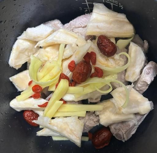 榴莲骨头汤的做法大全_榴莲骨头汤怎么炖好喝-第1张图片-山城妙识