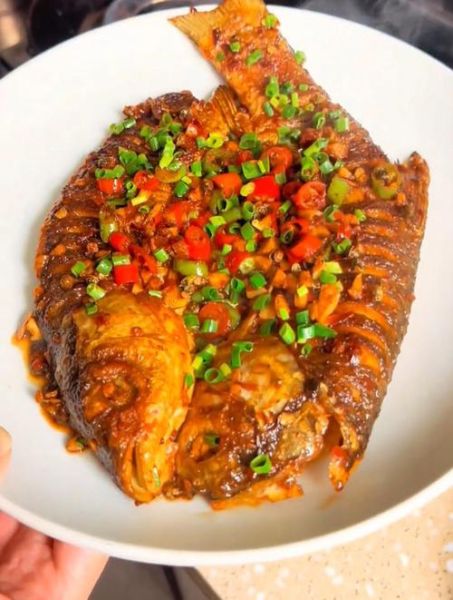 红烧全草鱼怎么做_红烧草鱼最简单做法-第1张图片-山城妙识 红烧全草鱼怎么做_红烧草鱼最简单做法-第1张图片-山城妙识