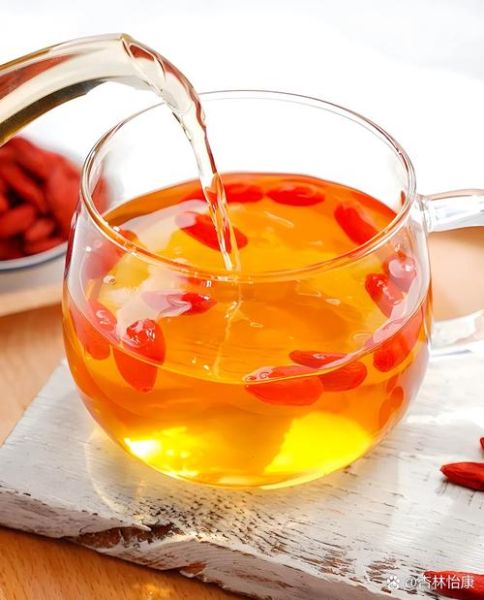 枸杞泡水喝的功效与作用_枸杞适合什么人吃-第3张图片-山城妙识