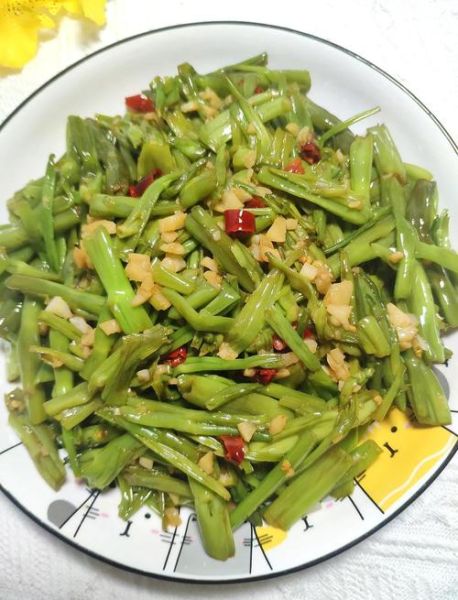 辣椒炒空心菜梗怎么做_空心菜梗炒多久才脆-第1张图片-山城妙识