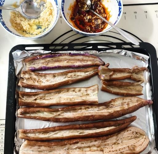 蒜蓉烤茄子怎么做_蒜蓉烤茄子烤箱温度多少-第2张图片-山城妙识 蒜蓉烤茄子怎么做_蒜蓉烤茄子烤箱温度多少-第2张图片-山城妙识