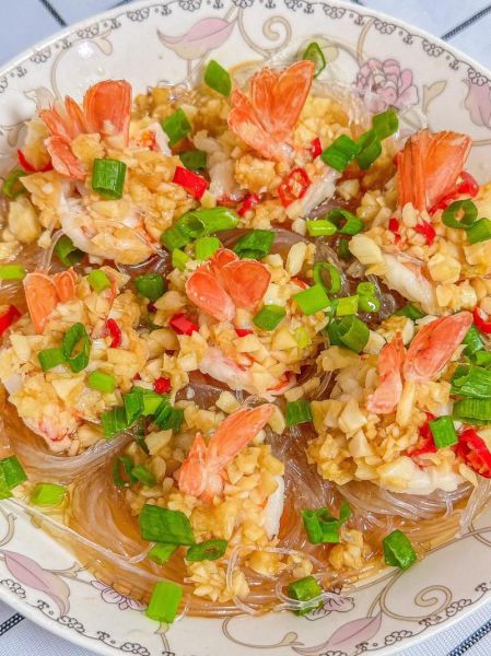 正宗蒜蓉虾怎么做_蒜蓉虾家常做法步骤-第1张图片-山城妙识