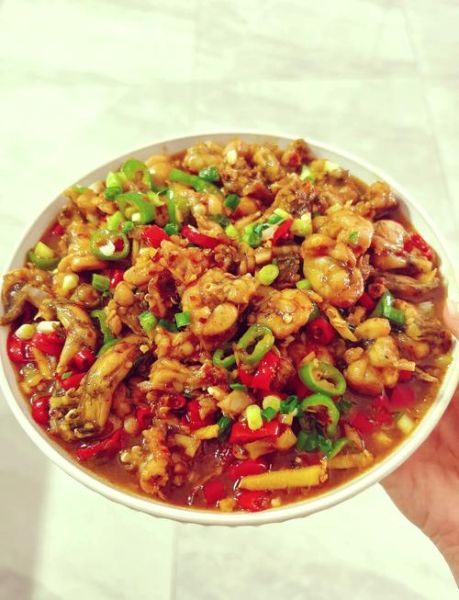 牛蛙怎么做好吃不辣_家常牛蛙做法不辣-第1张图片-山城妙识