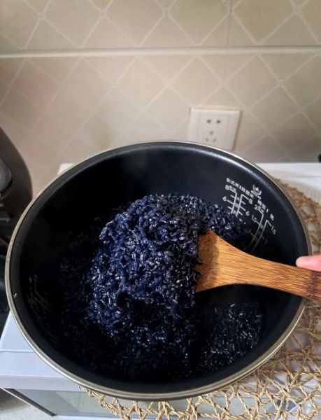 电饭煲黑米粥怎么做_黑米粥要泡多久-第1张图片-山城妙识