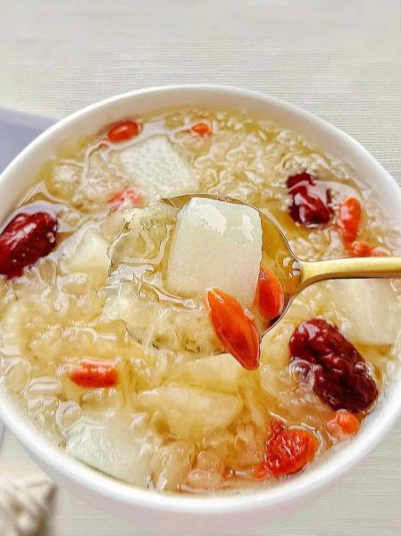 银耳汤的最佳搭配食物_银耳汤加什么食材更润肺-第3张图片-山城妙识 银耳汤的最佳搭配食物_银耳汤加什么食材更润肺-第3张图片-山城妙识